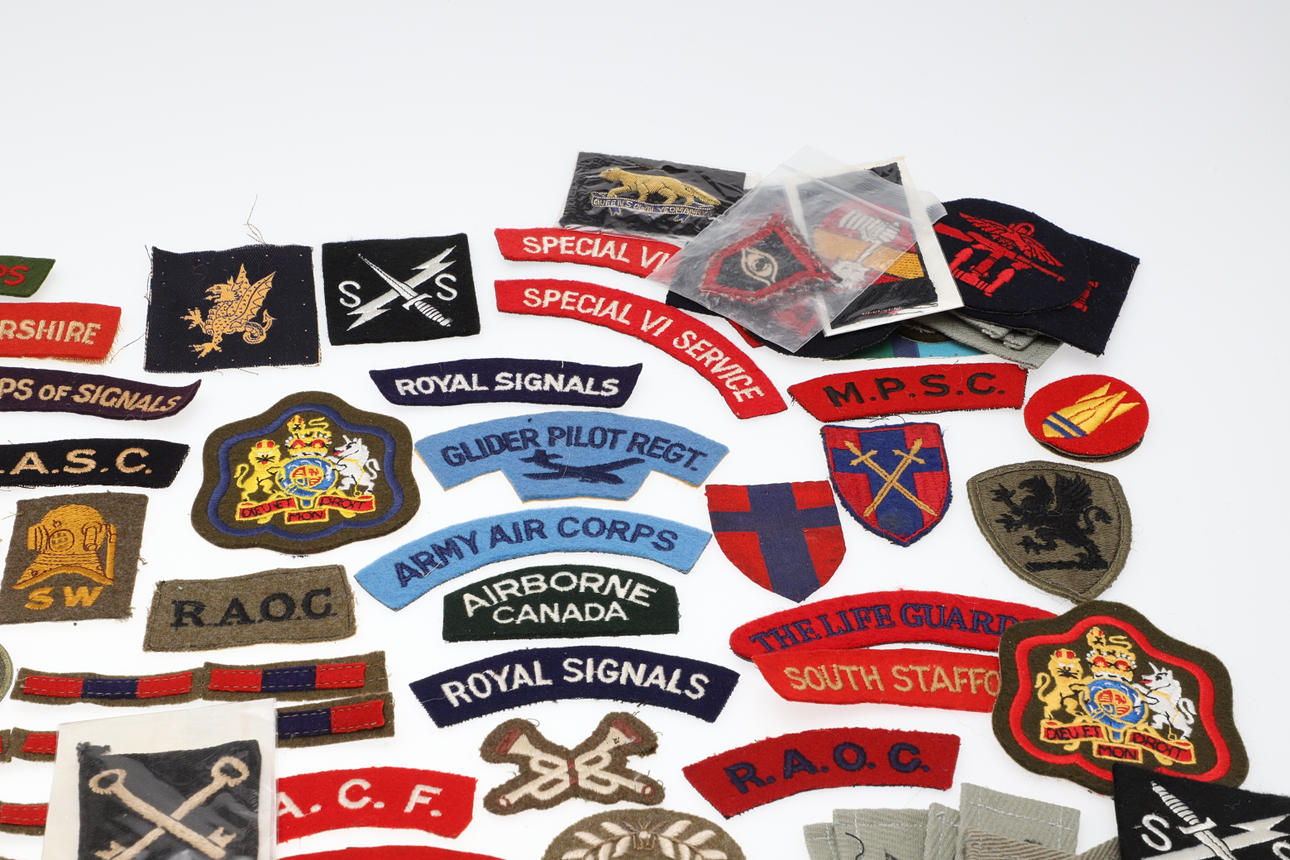 A LARGE COLLECTION OF MILITARY UNIFORM CLOTH PATCHES, SHOULDER TITLES ...