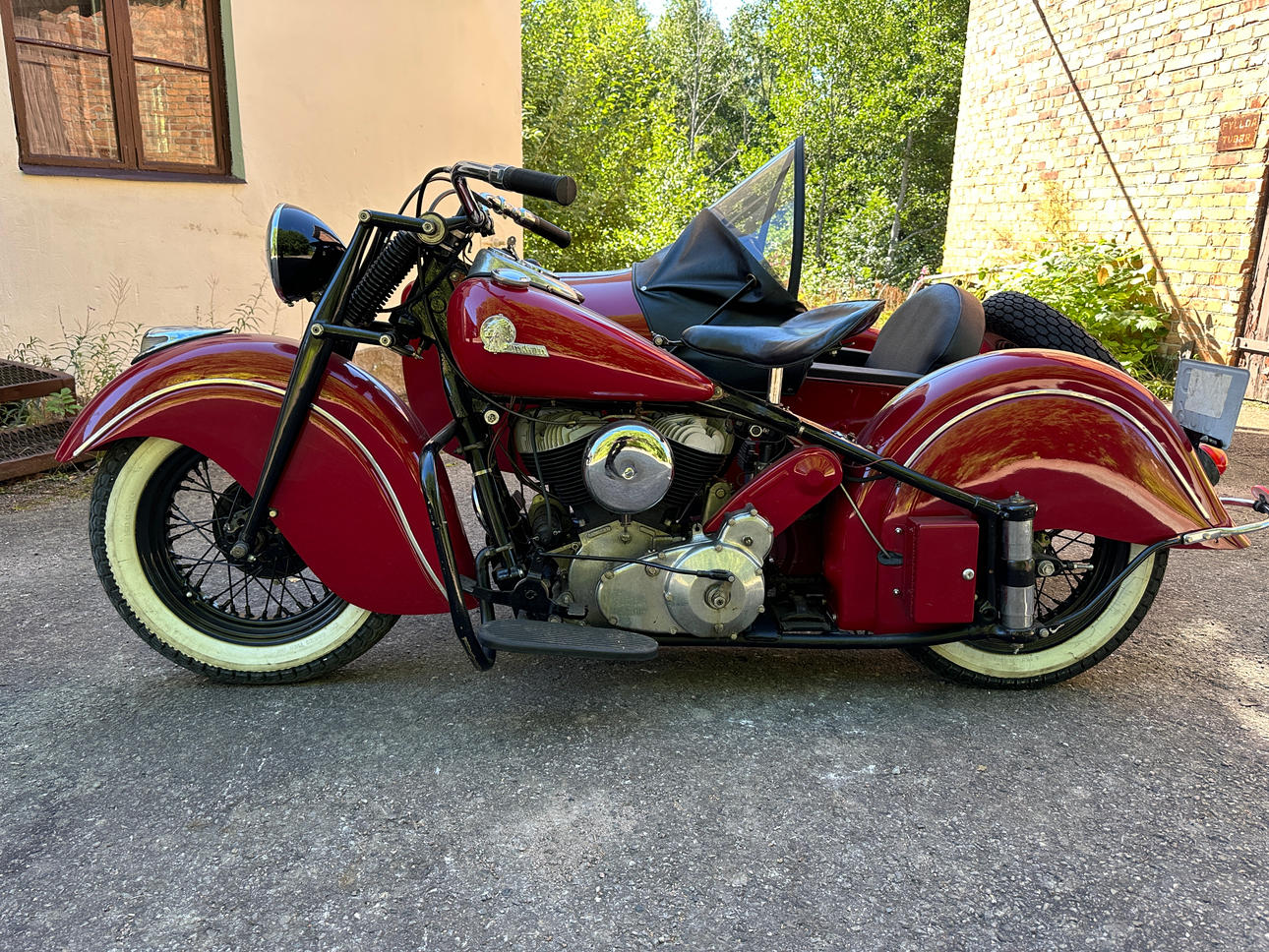 INDIAN, Chief Model 346 with Sidecar. Model year: registered as a 1947 ...