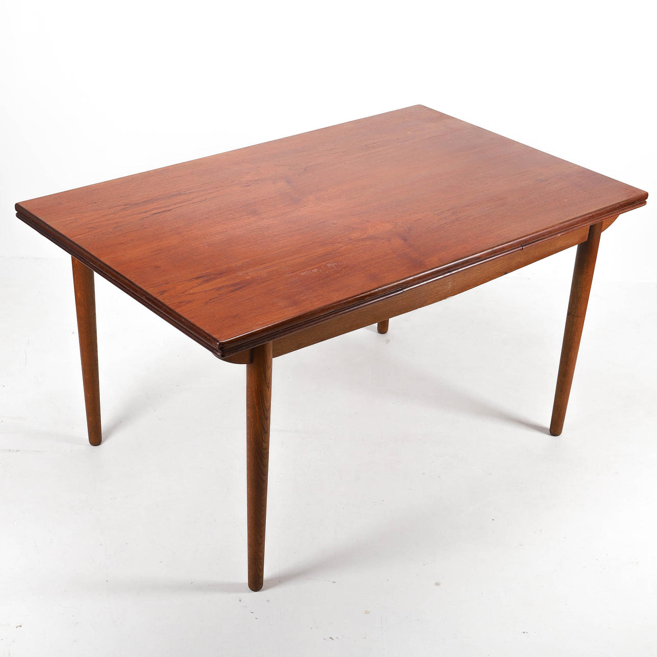 MATBORD, teak / ek, 1960-tal, Danmark. Möbler - Bord - Auctionet