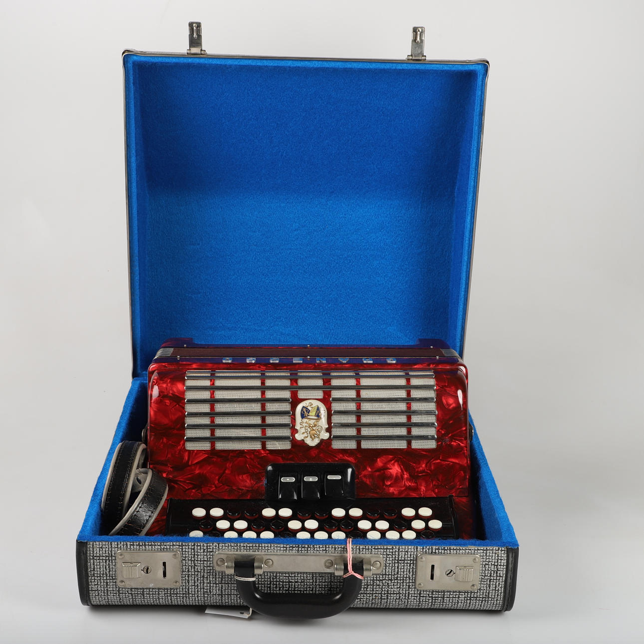 KNAPPDRAGSPEL, "Granesso", med väska. Samlarföremål - Musikinstrument ...