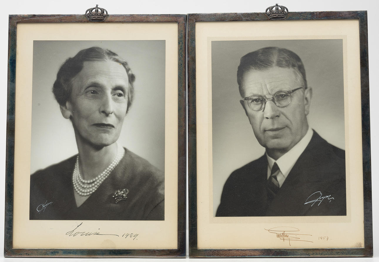 KUNG GUSTAF VI ADOLF OCH DROTTNING LOUISE AV SVERIGE, egenhändigt ...