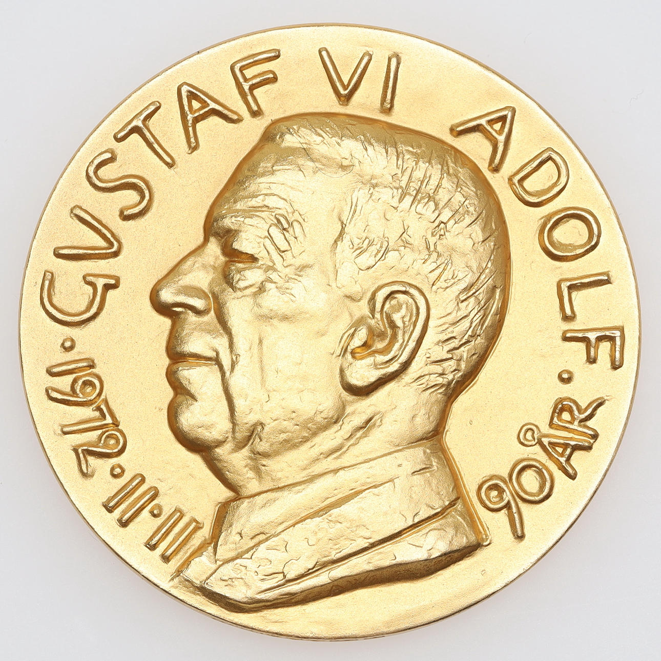 MINNESMEDALJ, 18 K guld, präglad, H.M. Gustav VI Adolfs 90-årsdag, 11 ...