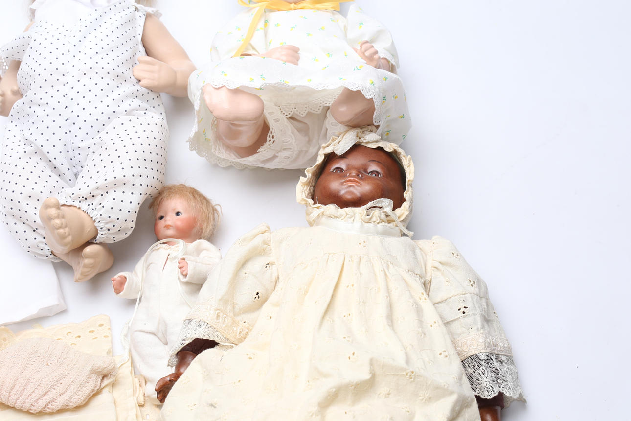 DOCKOR samt DOCKDELAR, reproduktioner av antika dockor. Leksaker ...