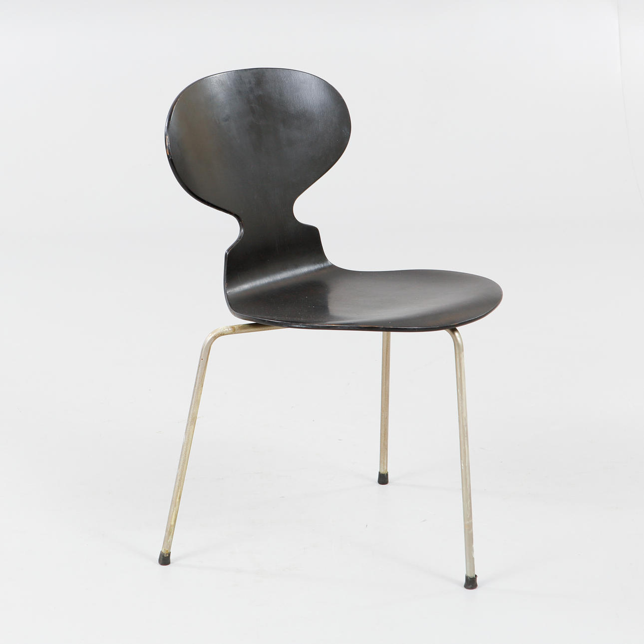 ARNE JACOBSEN. Stol, "Myran". Möbler - Fåtöljer & Stolar - Auctionet