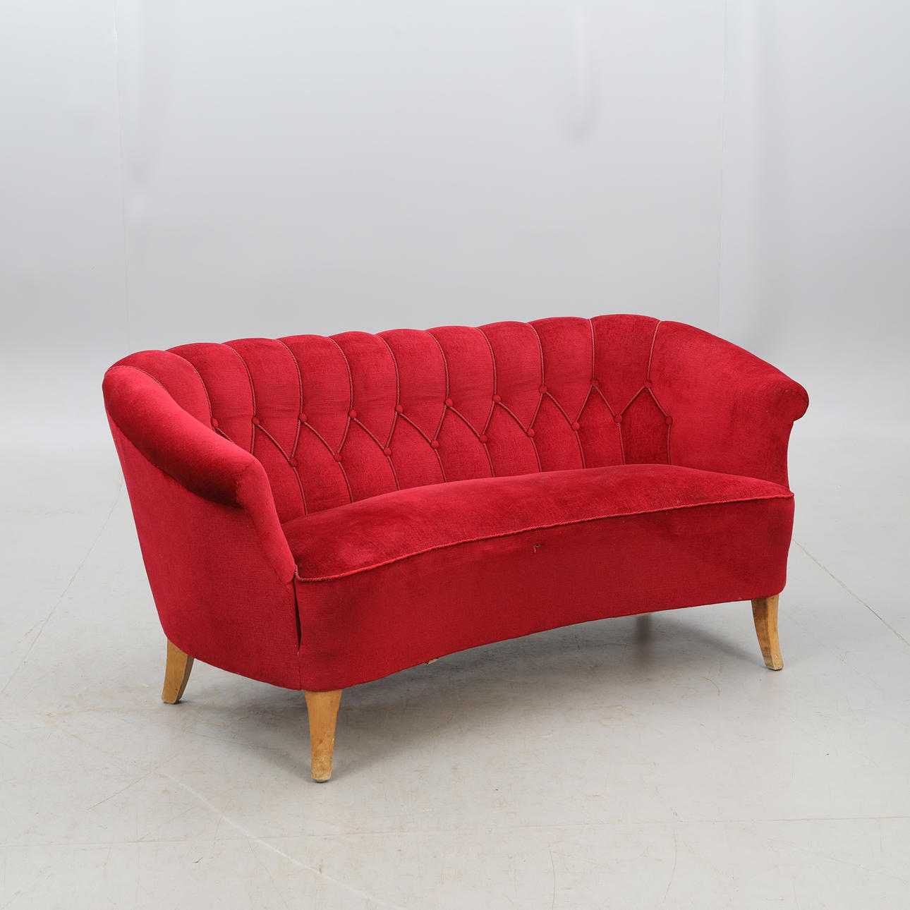 SOFFA, klädd i sammet. Möbler - Soffor & Sittgrupper - Auctionet