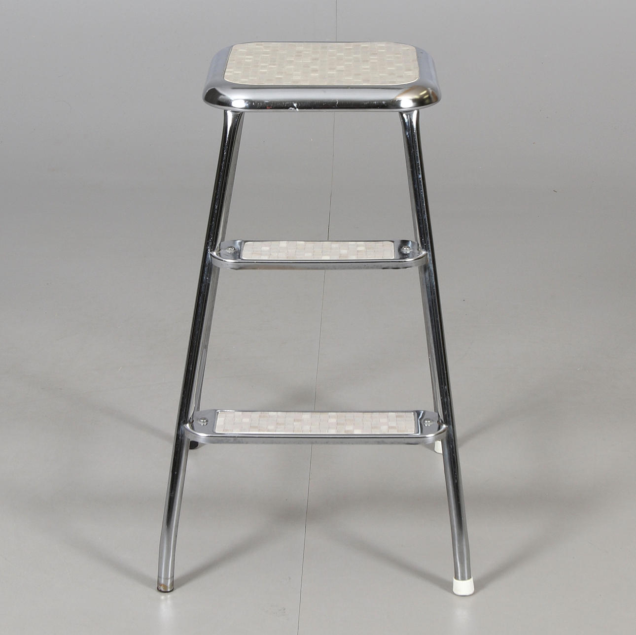 PALL, Awab, 1900-talets senare del. Möbler - Fåtöljer & Stolar - Auctionet