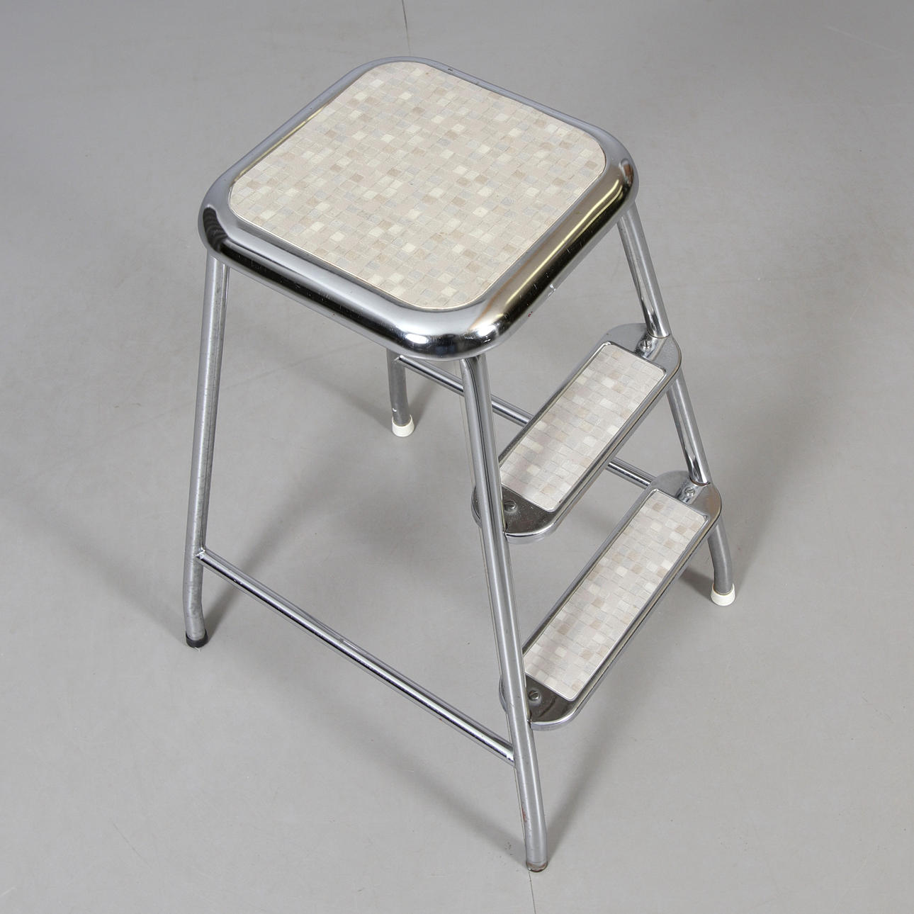 PALL, Awab, 1900-talets senare del. Möbler - Fåtöljer & Stolar - Auctionet