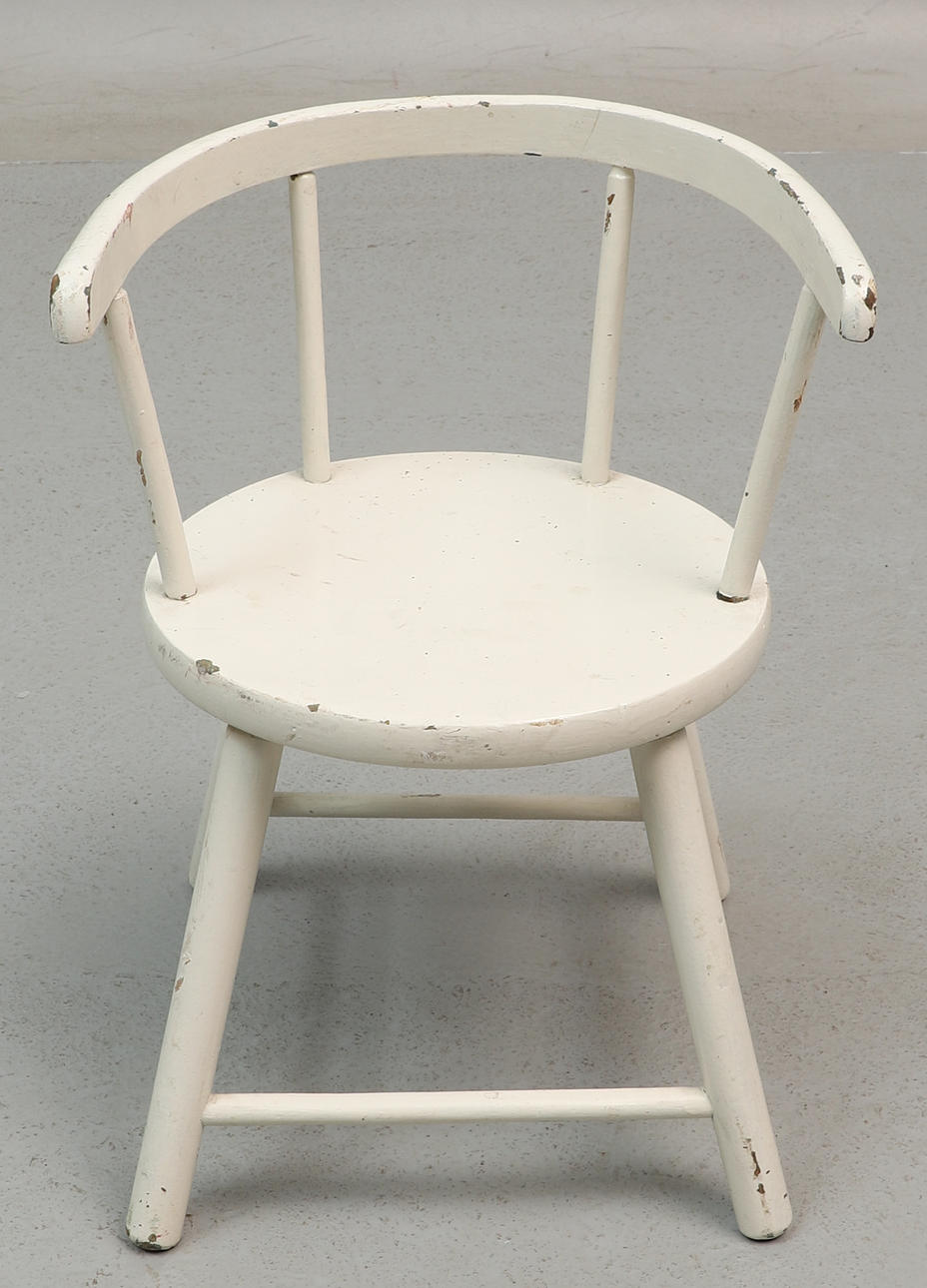 BARNSTOL, trä, 1900-tal. Möbler - Fåtöljer & Stolar - Auctionet