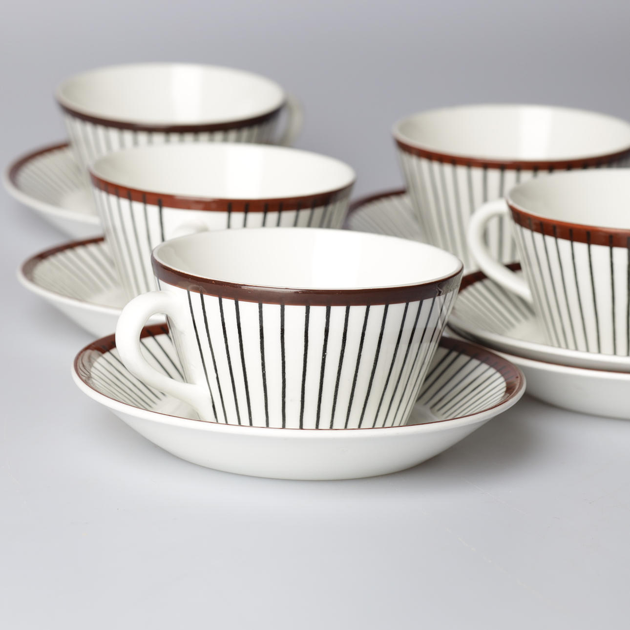 STIG LINDBERG. "Spisa Ribb", tekoppar med fat, 5 st, benporslin ...