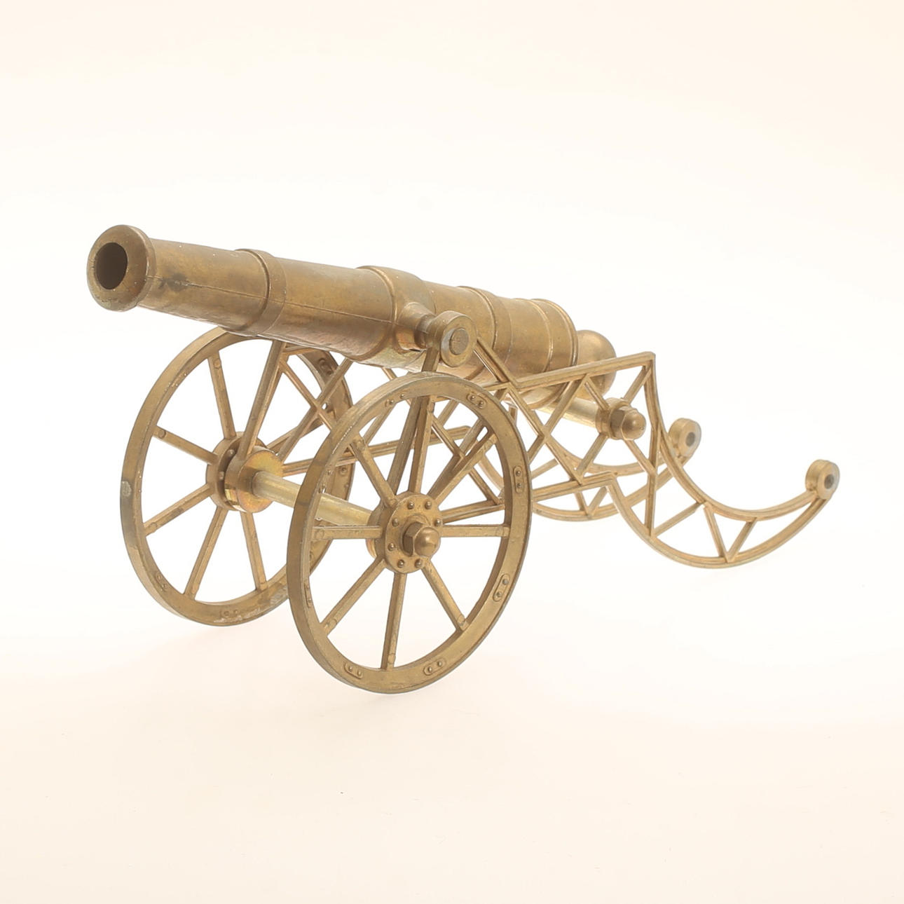 KANON, mässing, Märkt A G A D. Vapen & Militaria - Övrig militaria ...