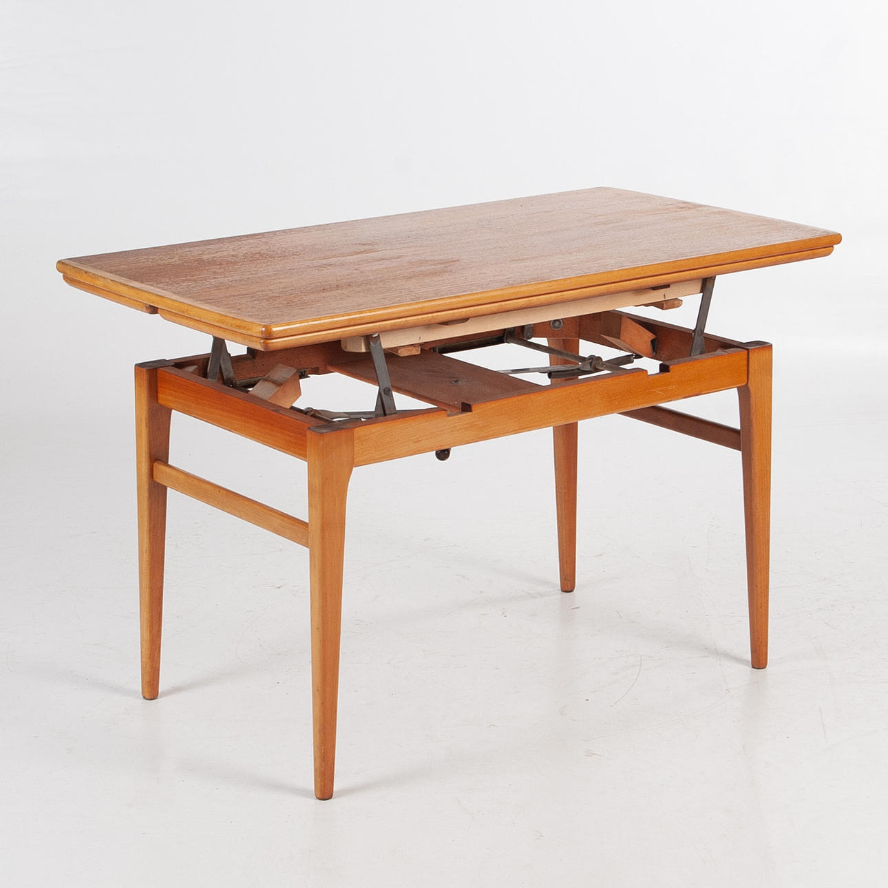 BORD, Höj och sänkbart, teak, ek 1960-tal. Möbler - Bord - Auctionet