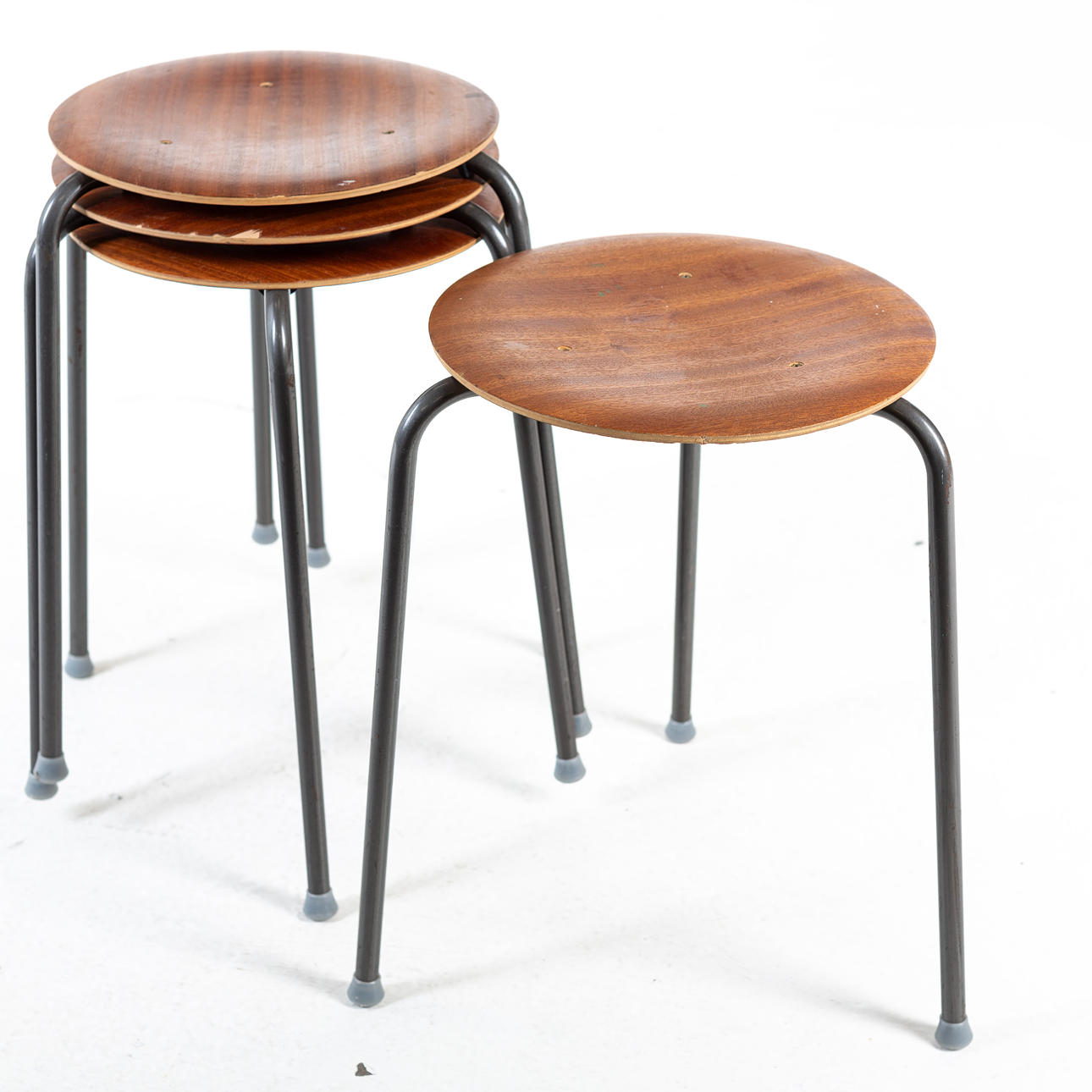 PALLAR, 4st, mahogny, 1950/60-tal. Möbler - Övrigt - Auctionet