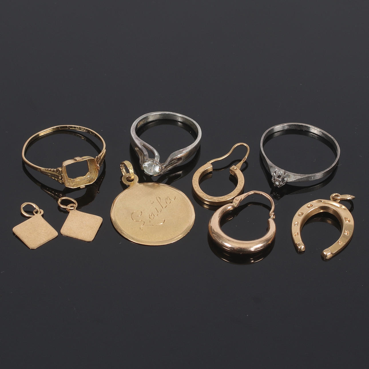 HÄNGEN, ÖRHÄNGEN och RINGAR, 18k guld. ringar med vita stenar. 1900-tal ...