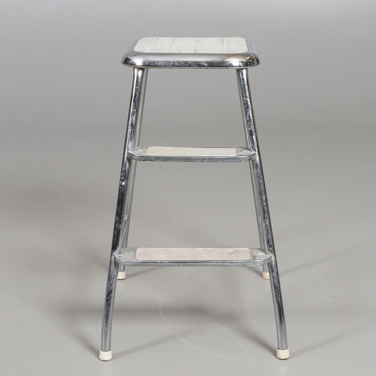 STEGPALL, Awab, 1960-tal. Möbler - Övrigt - Auctionet