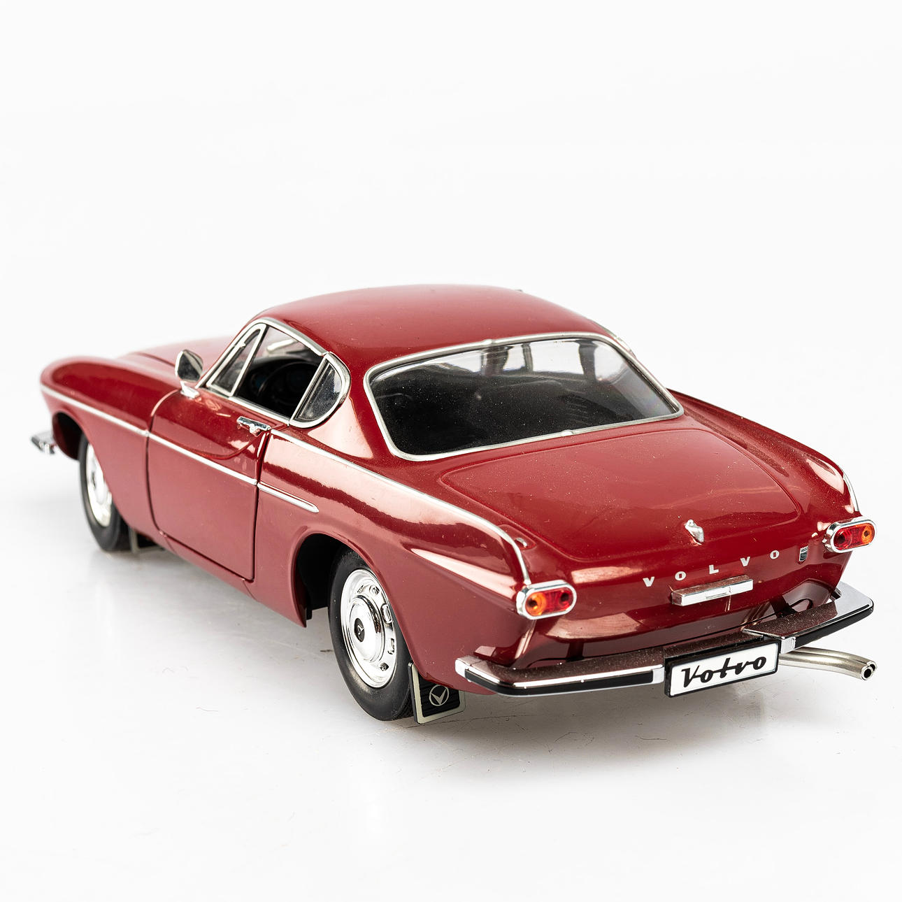 MODELLBIL, Volvo P1800S 1/18. Leksaker - Leksaker - Auctionet