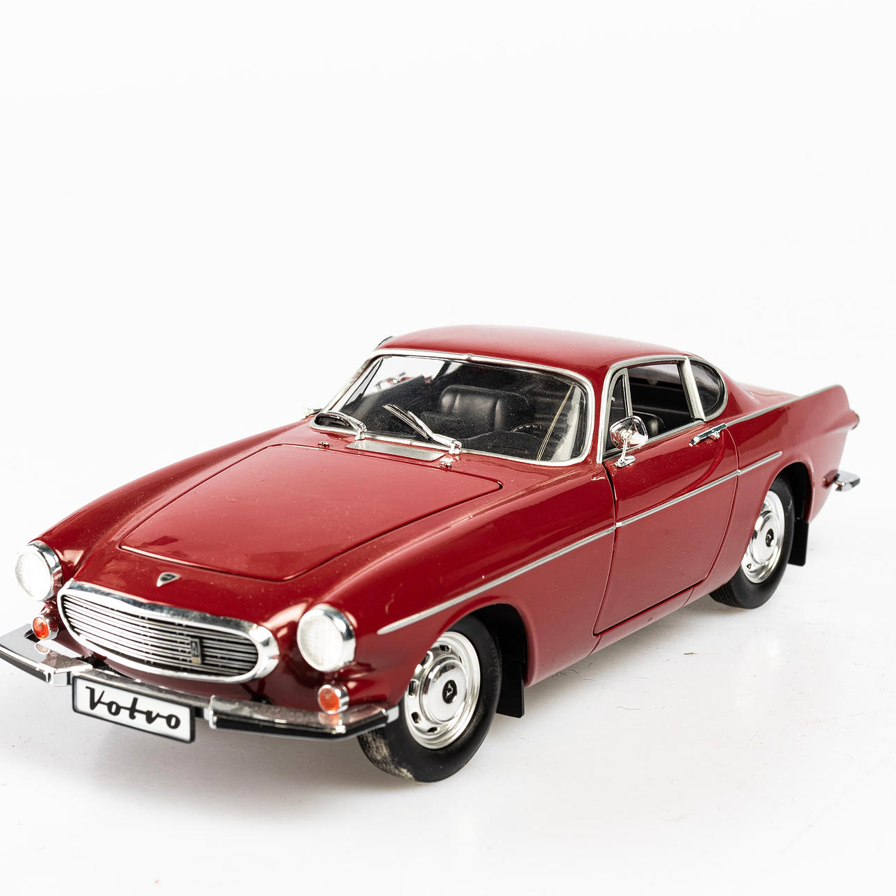 MODELLBIL, Volvo P1800S 1/18. Leksaker - Leksaker - Auctionet