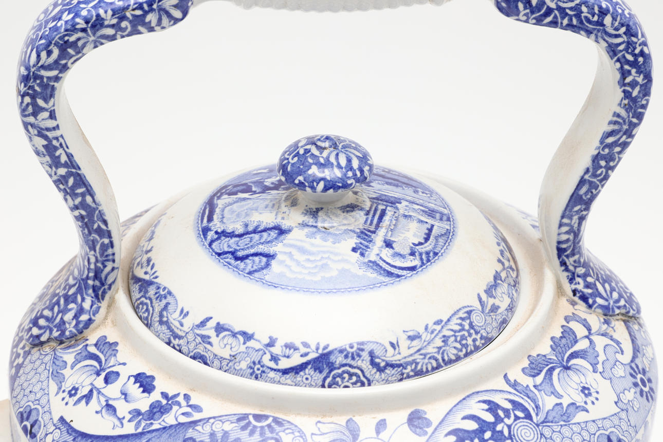 LARGE ITALIAN SPODE TEAPOT. Ceramics & Porcelain - European - Auctionet