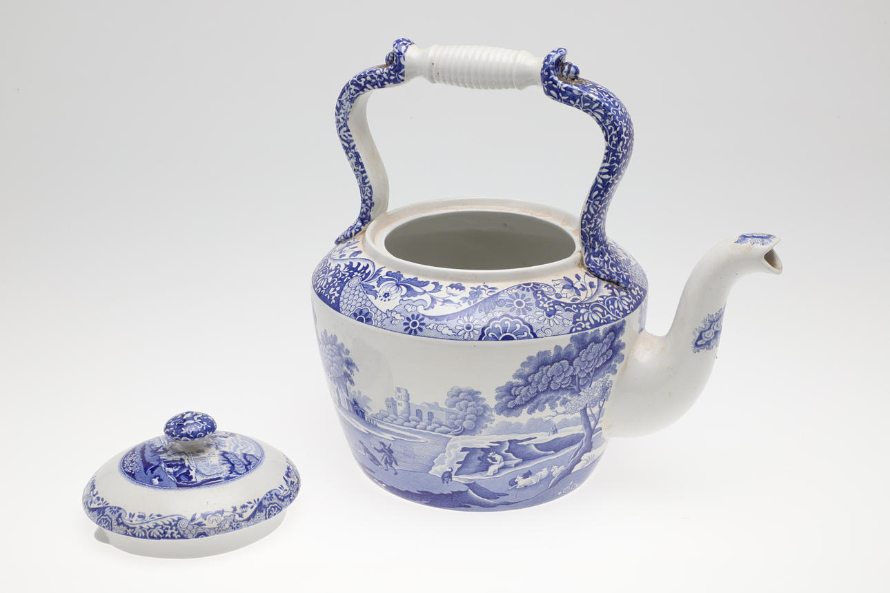 LARGE ITALIAN SPODE TEAPOT. Ceramics & Porcelain - European - Auctionet