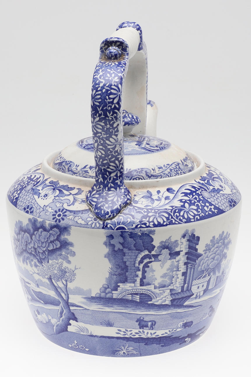 LARGE ITALIAN SPODE TEAPOT. Ceramics & Porcelain - European - Auctionet