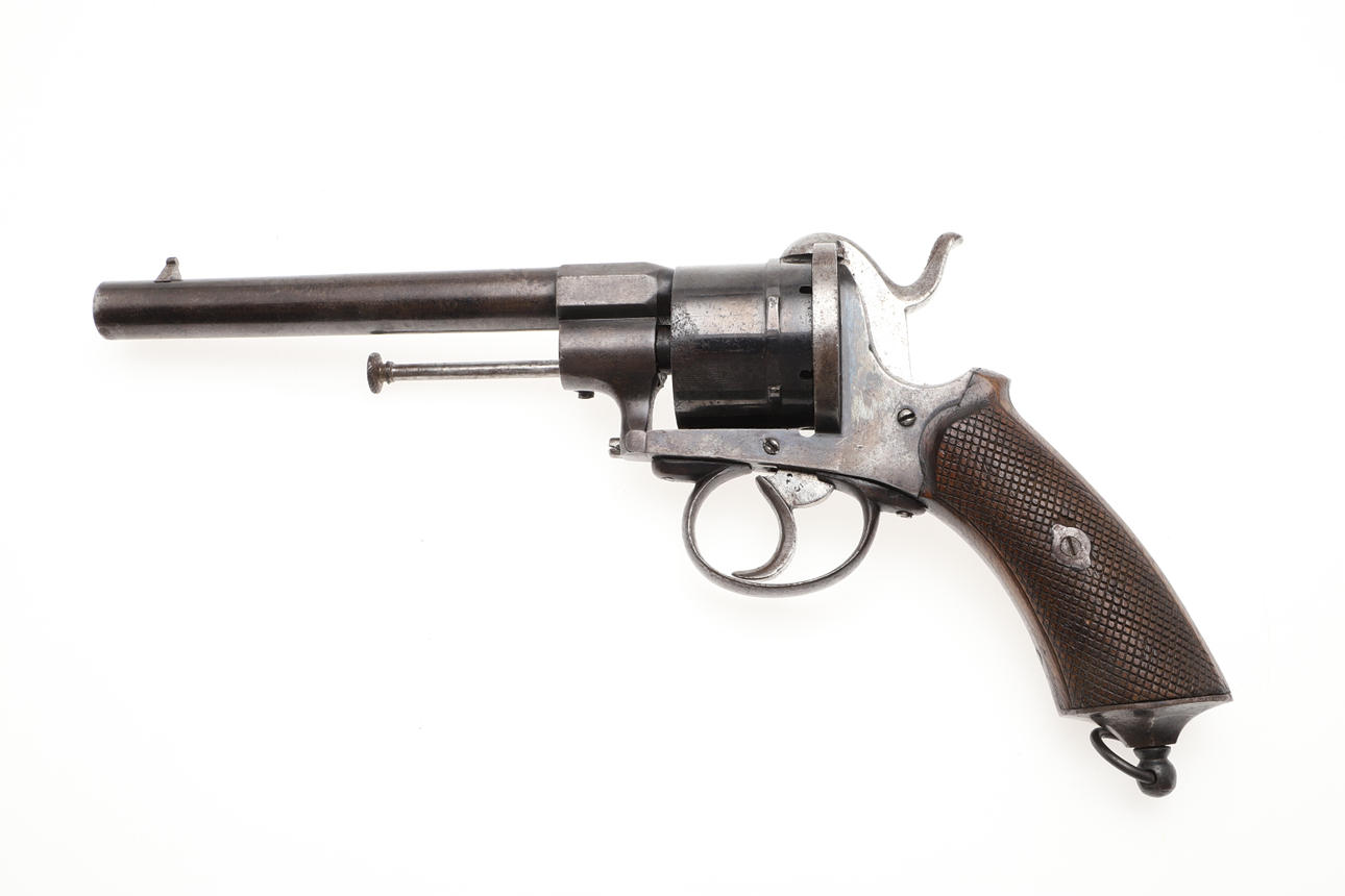 A LARGE BELGIAN OFFICER'S MODEL SIX SHOT REVOLVER C.1850. Weapons ...