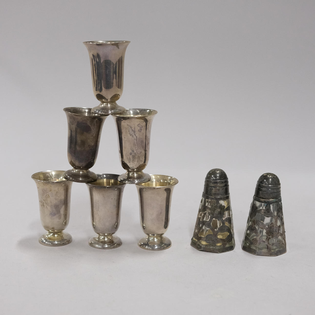 SNAPSGLAS OCH SALTKAR I SILVER, MEXICO. Silver & Metall - Silver ...