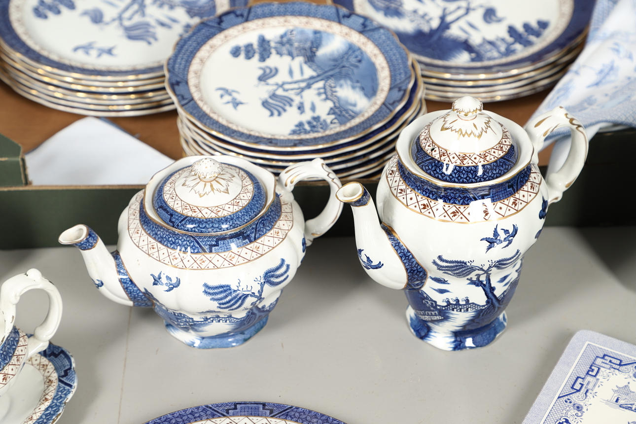 LARGE QTY OF BOOTHS DINNER, TEA & COFFEE WARE - WILLOW PATTERN ...