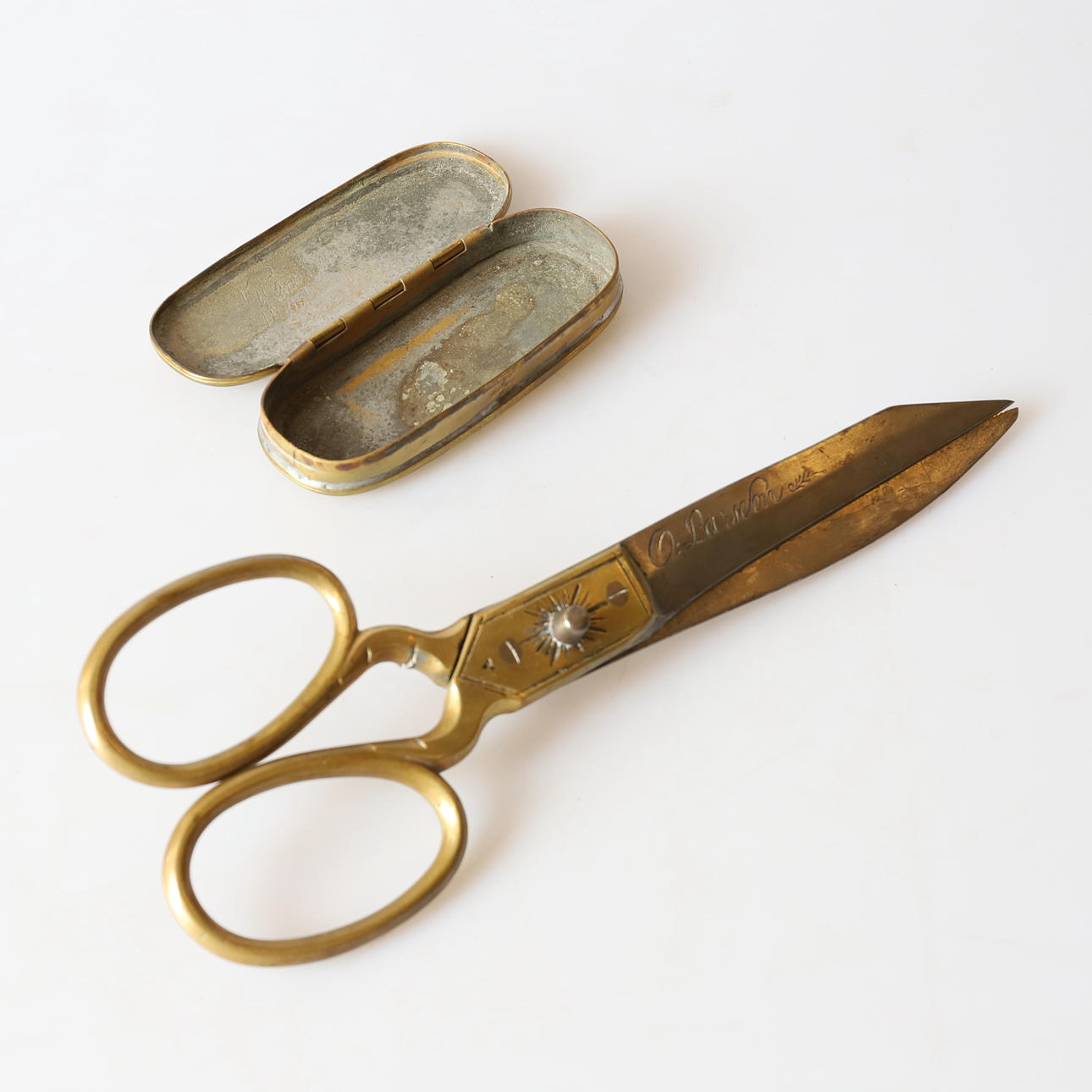 SAX samt ASK, mässing & stål, 1800-tal. Silver & Metall - Tenn, Mässing ...