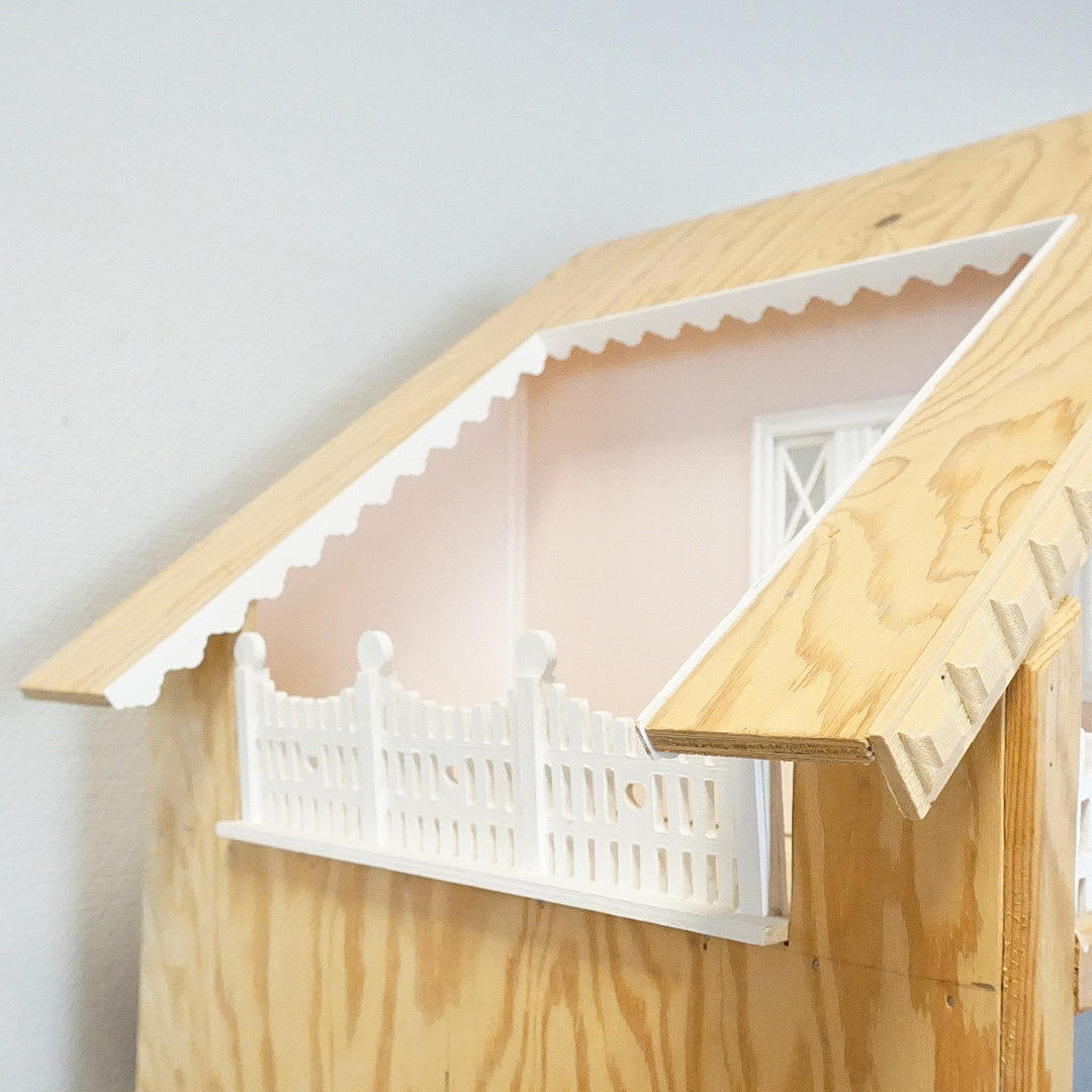 DOCKHUS, trä, 1900-tal. Leksaker - Leksaker - Auctionet