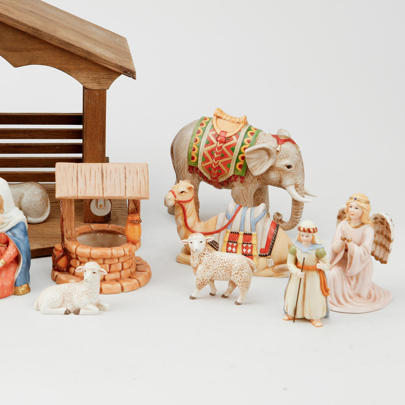 JULKRUBBA, 19 delar, Fyrklövern. Keramik & Porslin - Europeiskt - Auctionet