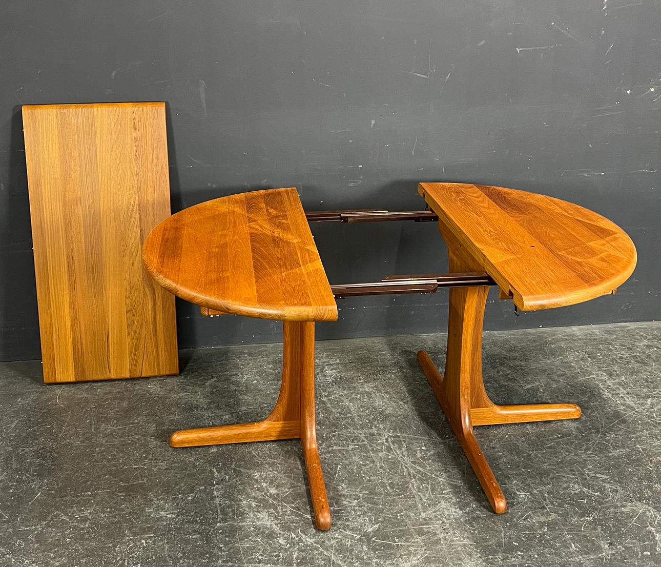 UTDRAGBART MATBORD. Möbler - Bord - Auctionet