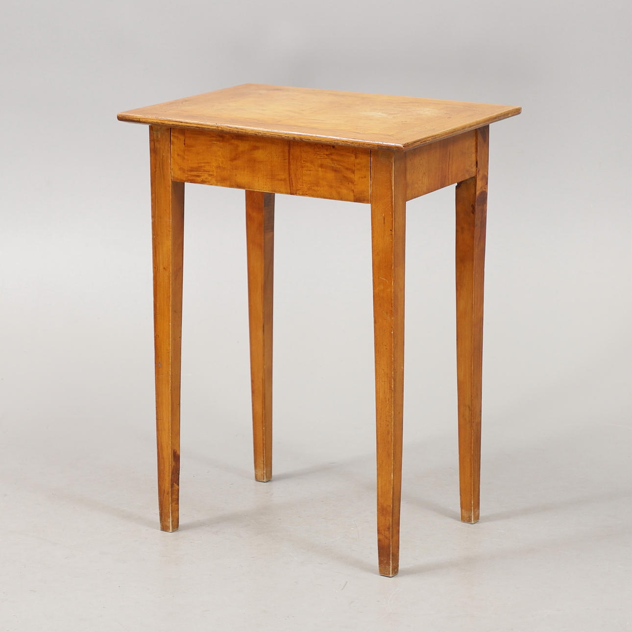 BORD med låda, gustaviansk stil, 1800/1900-tal. Möbler - Bord - Auctionet