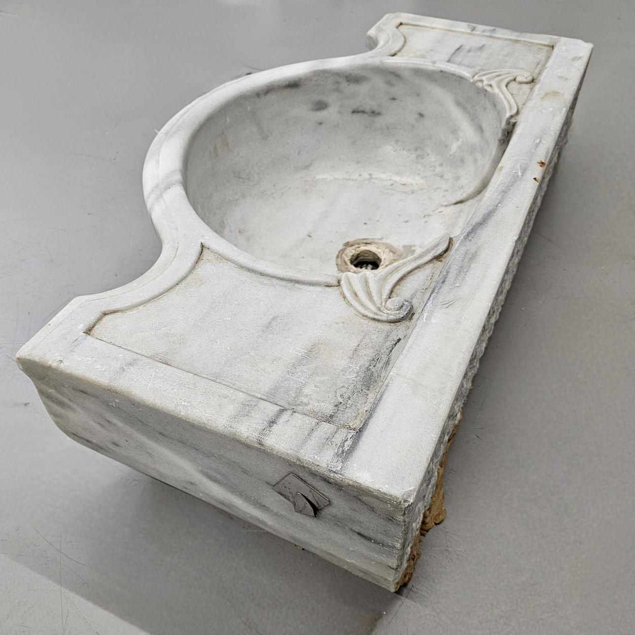 STOR VENERAD MARMOR HANDFAT. Möbler - Övrigt - Auctionet