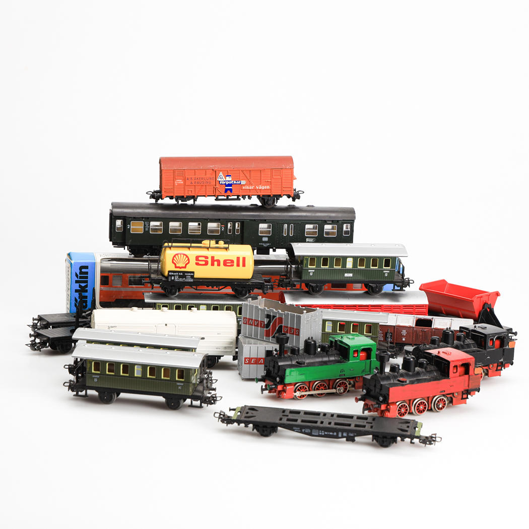 MÄRKLIN, 3 lok och16 vagnar. Leksaker - Leksaker - Auctionet