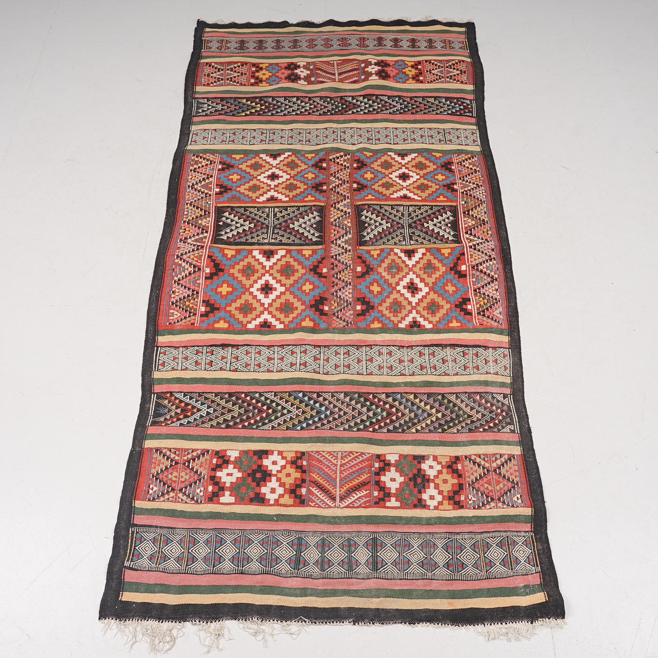 MATTA Kelim, handvävd. Mattor & Textil - Mattor - Auctionet