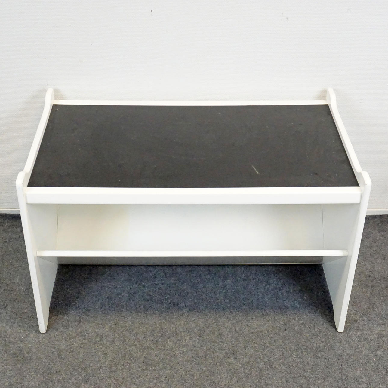 GILLIS LUNDGREN, nattbord, "Robin", IKEA, 1960-talets andra hälft ...