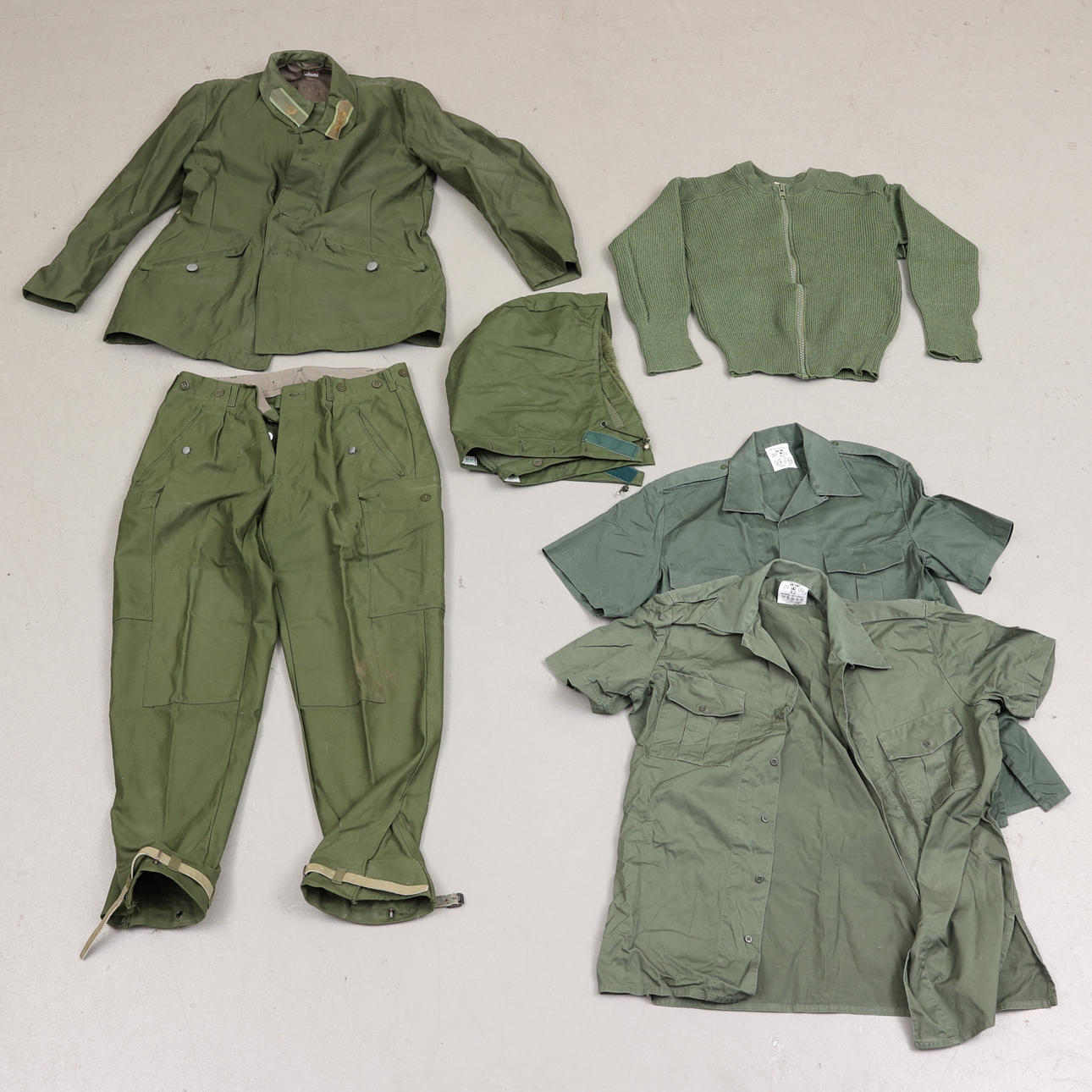 UNIFORMSPERSEDLAR, Svenska försvaret. Vapen & Militaria - Uniformer ...
