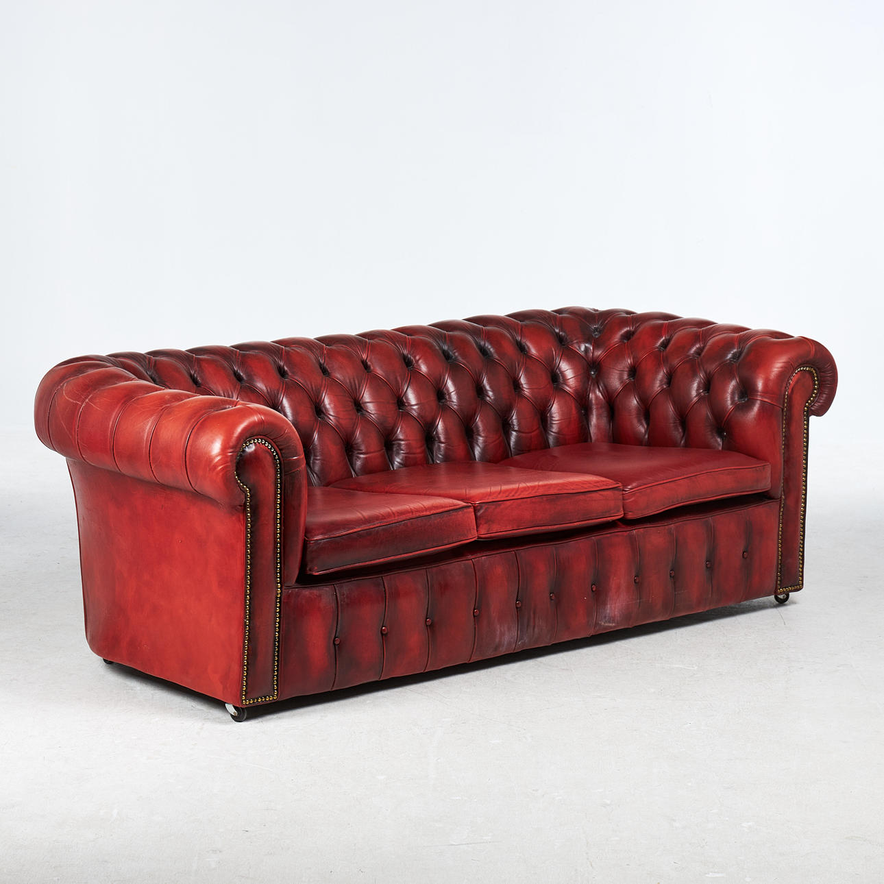 CHESTERFIELDSOFFA, 3-sits, England, 1900-talets andra hälft. Möbler ...