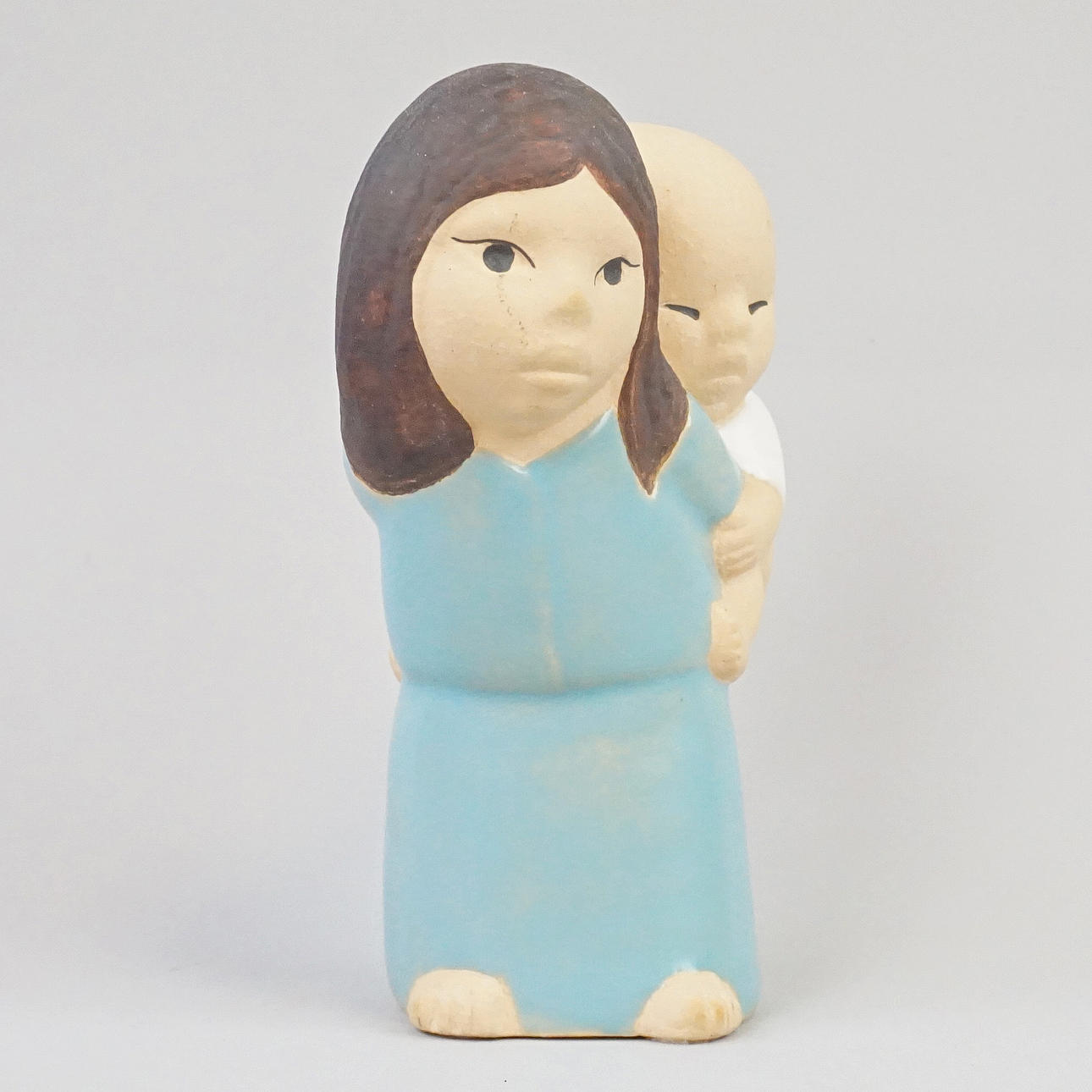 LISA LARSON. Figurin, keramik, "Öst" ur serien All världens barn ...