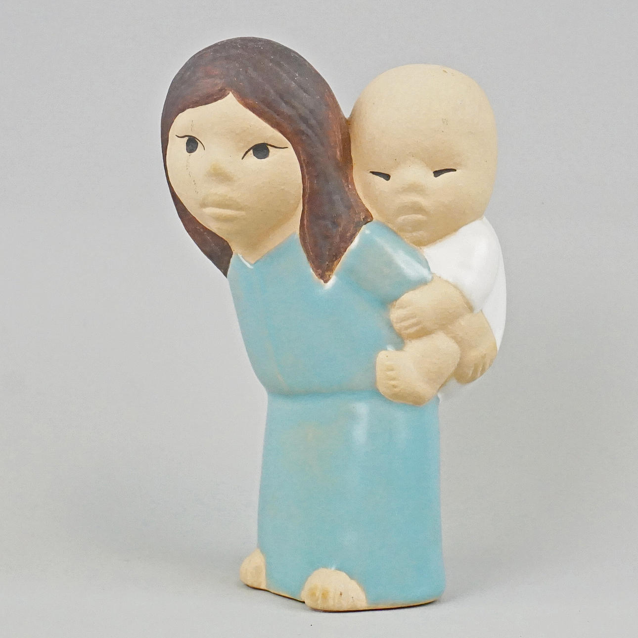 LISA LARSON. Figurin, keramik, "Öst" ur serien All världens barn ...