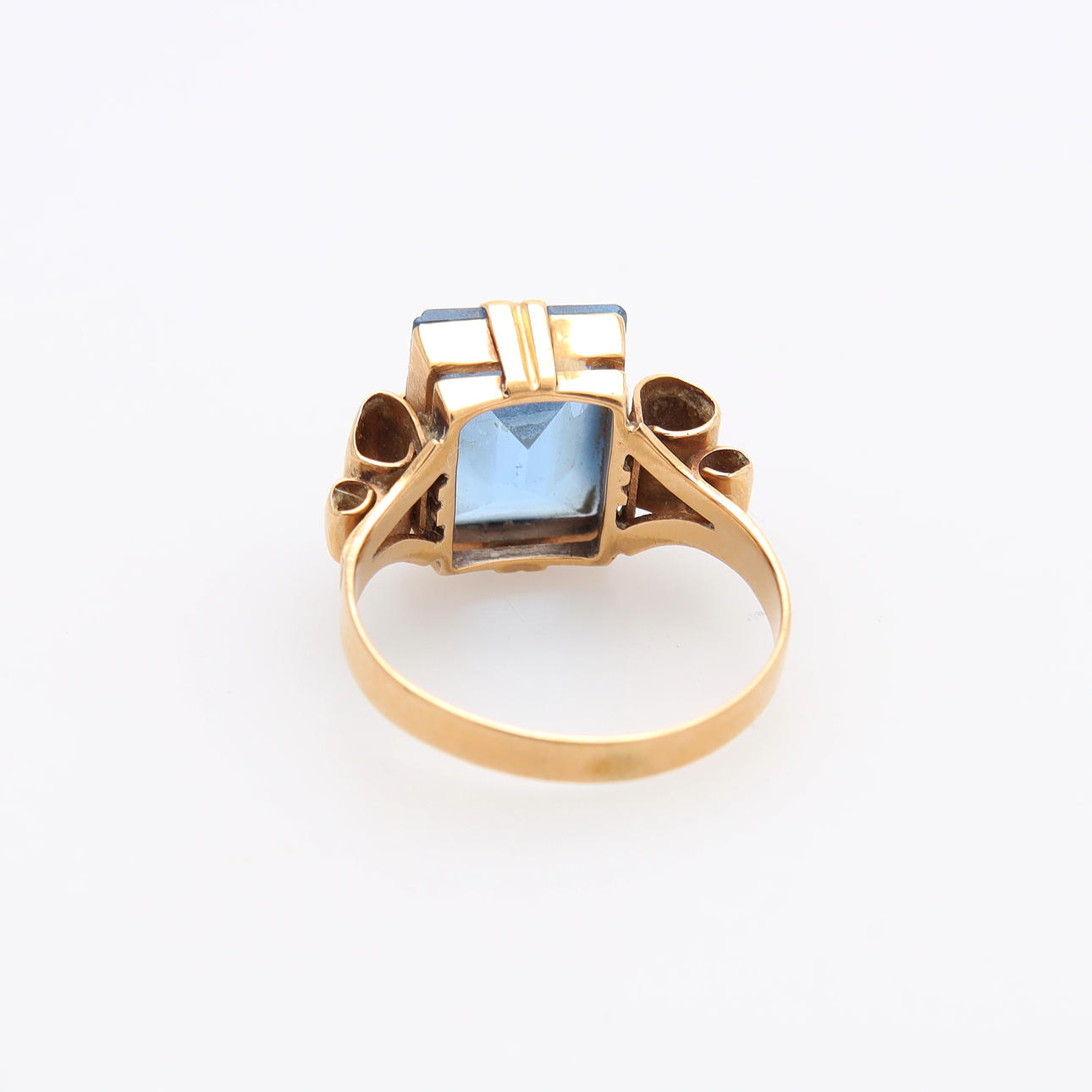 RING MED STEN, guld 18K, totalvikt 4,00 gram. Smycken & Ädelstenar ...