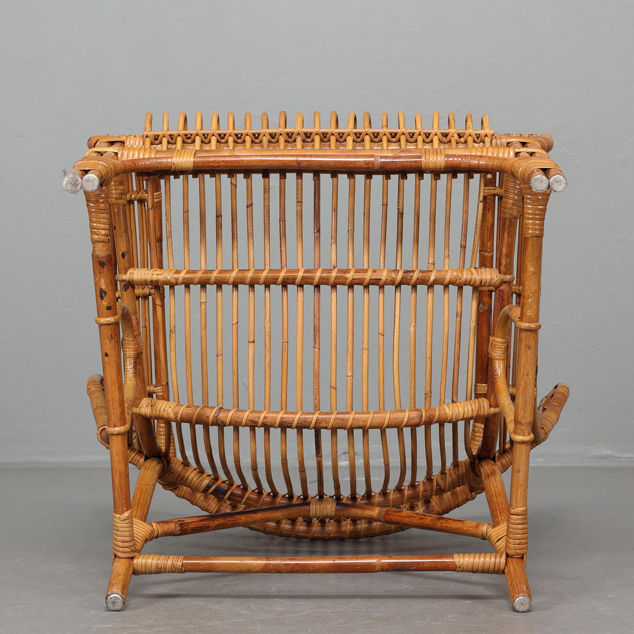 FÅTÖLJ, rotting, 1900-talets mitt. Möbler - Fåtöljer & Stolar - Auctionet