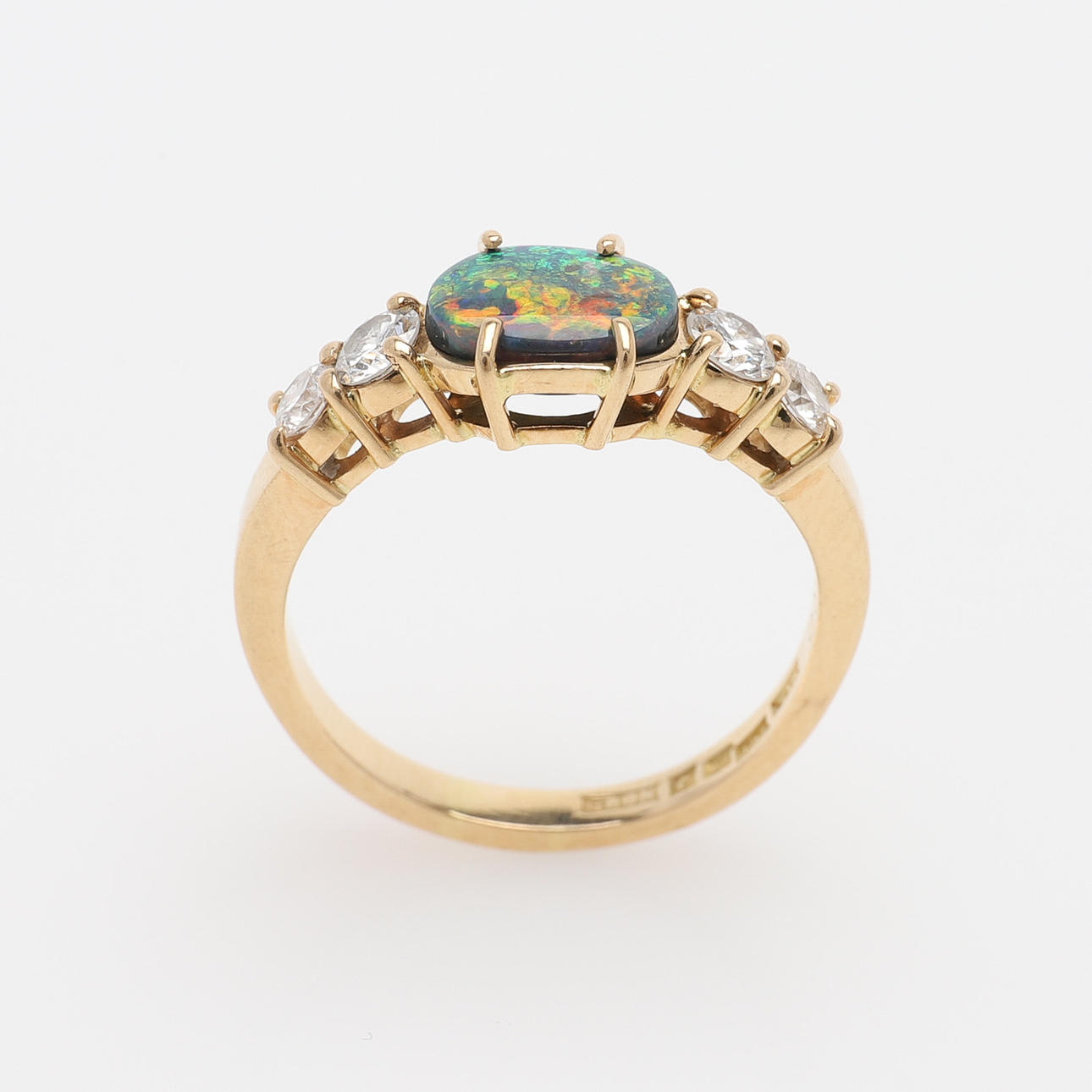 RING MED OPAL OCH DIAMANTER. Smycken & Ädelstenar - Ringar - Auctionet