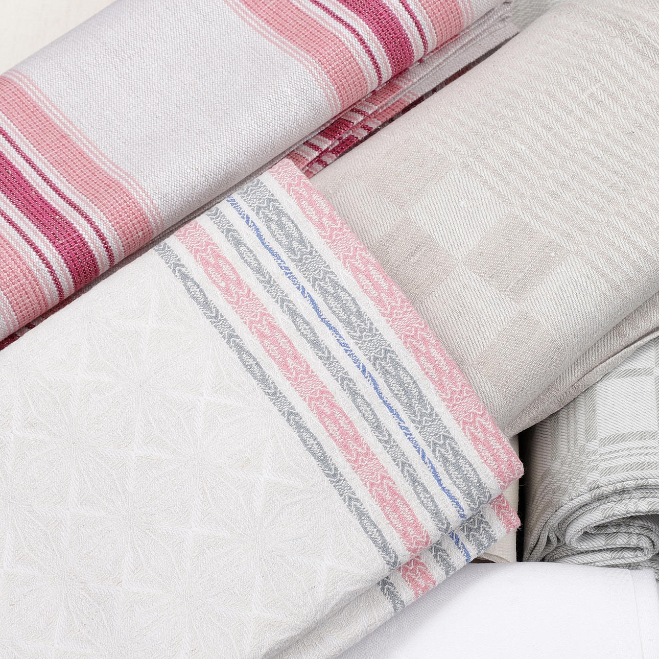 DUKAR, GARDINER, 15 delar, linne. Mattor & Textil - Textil - Auctionet