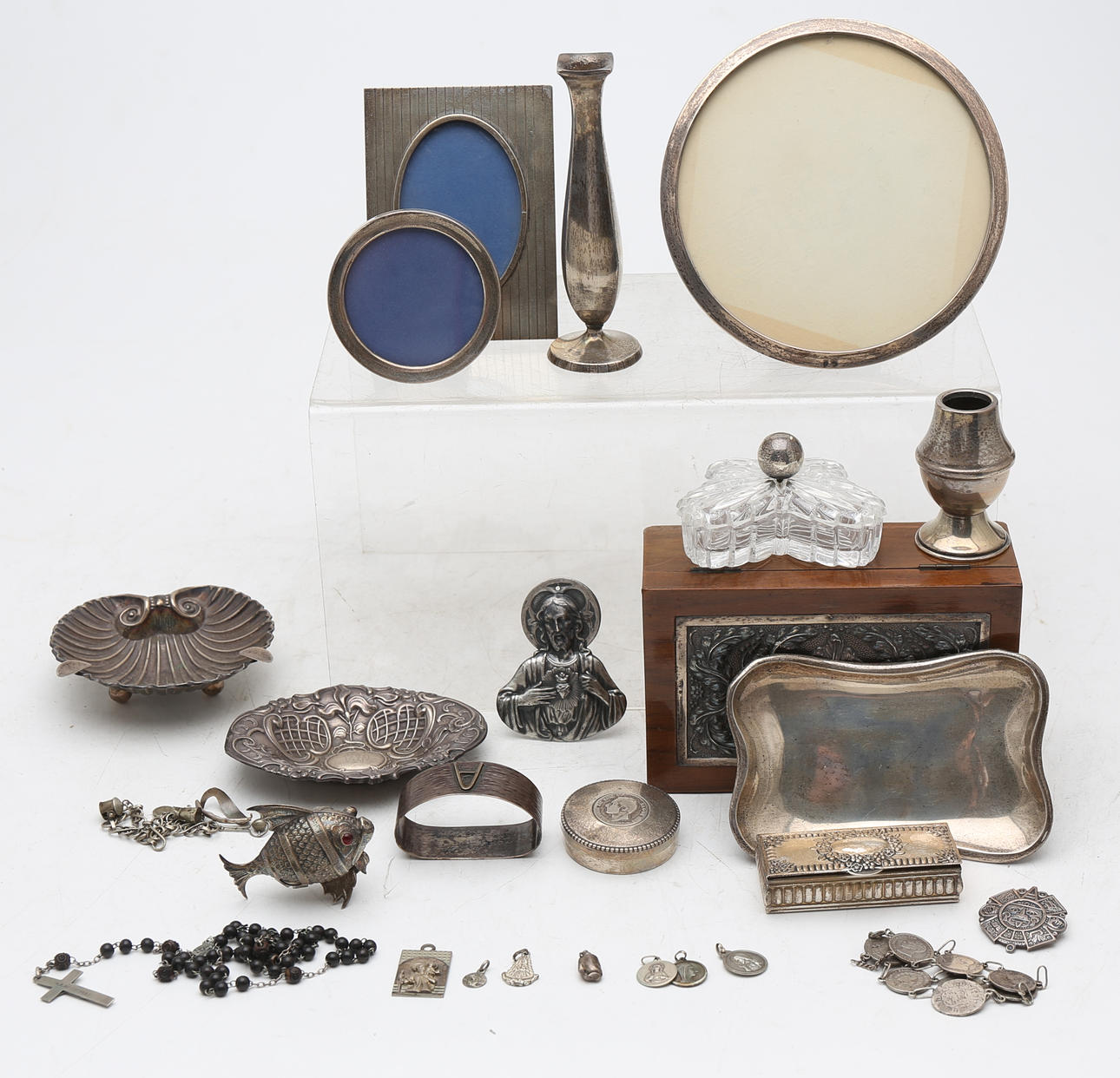 Olika silversmycken från 1900-talet. Silver & Metall - Silver - Auctionet