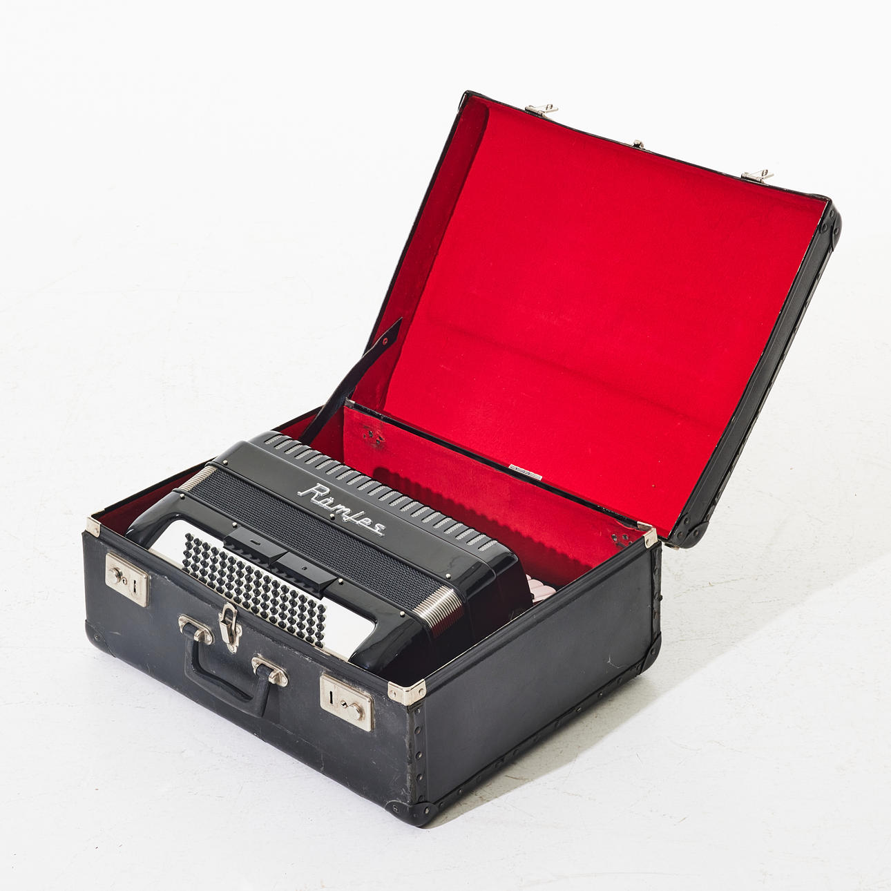 RÄMJES, dragspel. Samlarföremål - Musikinstrument - Auctionet