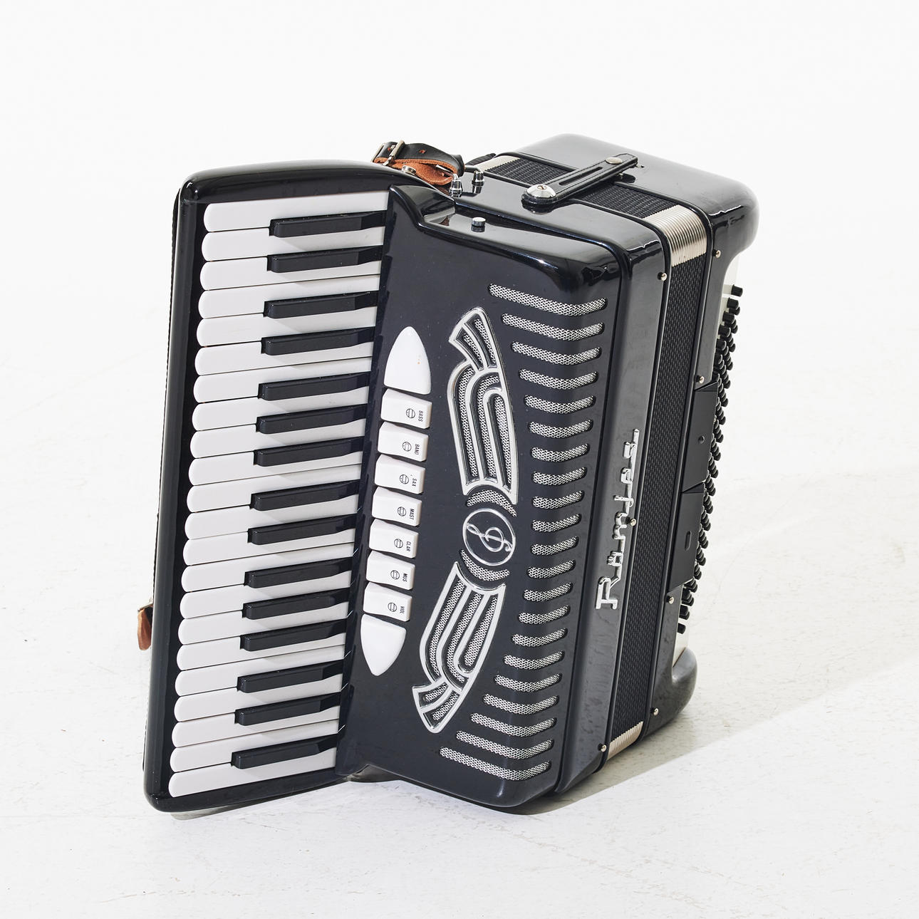 RÄMJES, dragspel. Samlarföremål - Musikinstrument - Auctionet