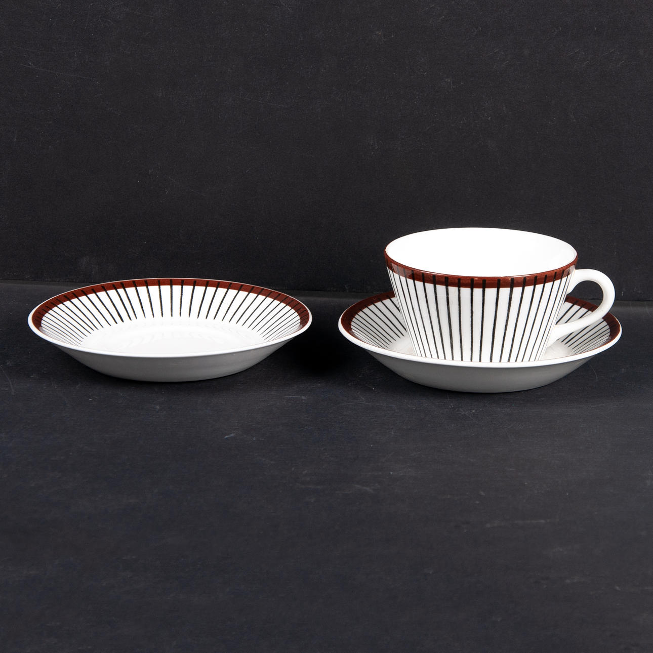 STIG LINDBERG. TEKOPP med 2 fat, porslin, Spisa Ribb, Gustavsberg ...