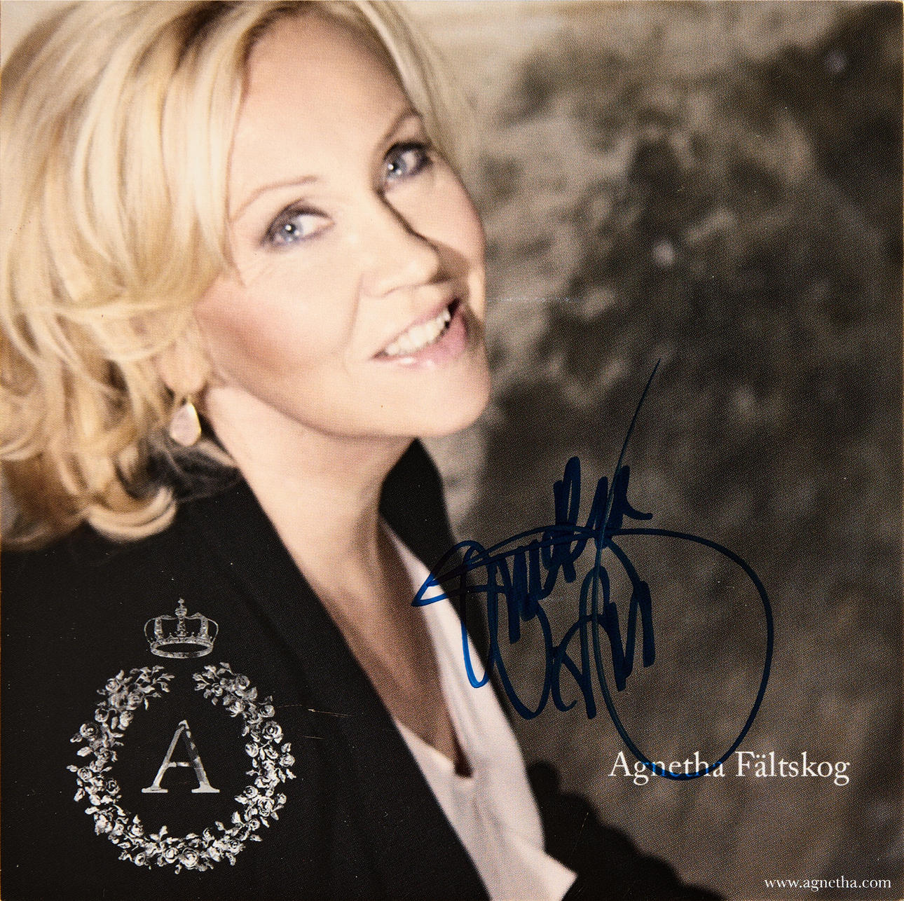 AGNETHA FÄLTSKOG, ABBA, AUTOGRAPH, signed promotion card. Böcker ...