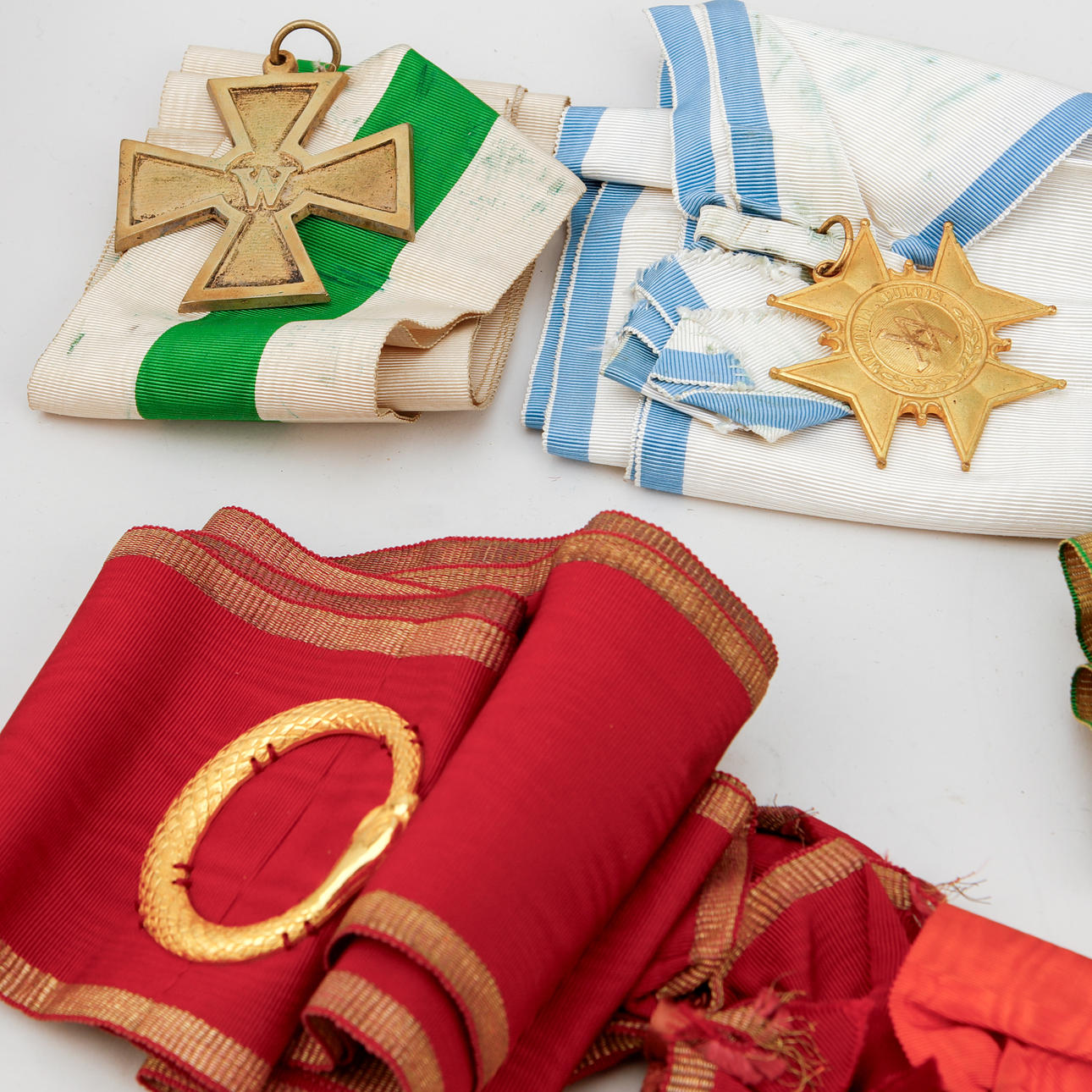 ORDNAR OCH MEDALJER, 12 st. Mynt, Medaljer & Frimärken - Ordnar ...