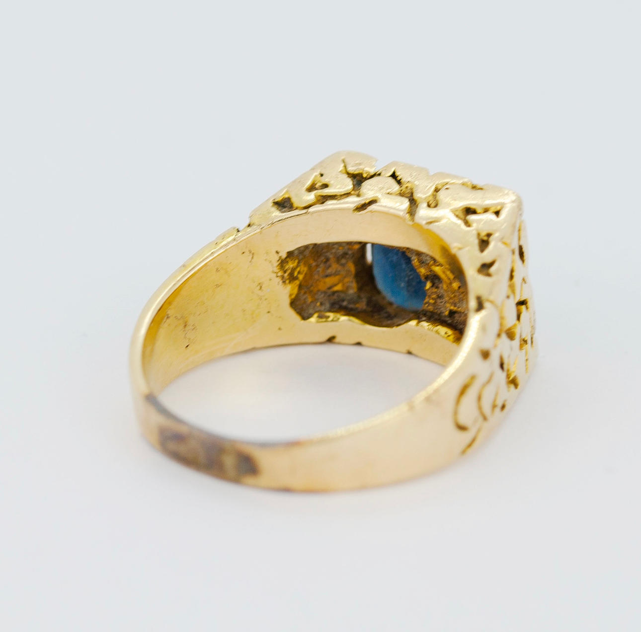 18CT SAFIR SET HERRRING. Smycken & Ädelstenar - Ringar - Auctionet